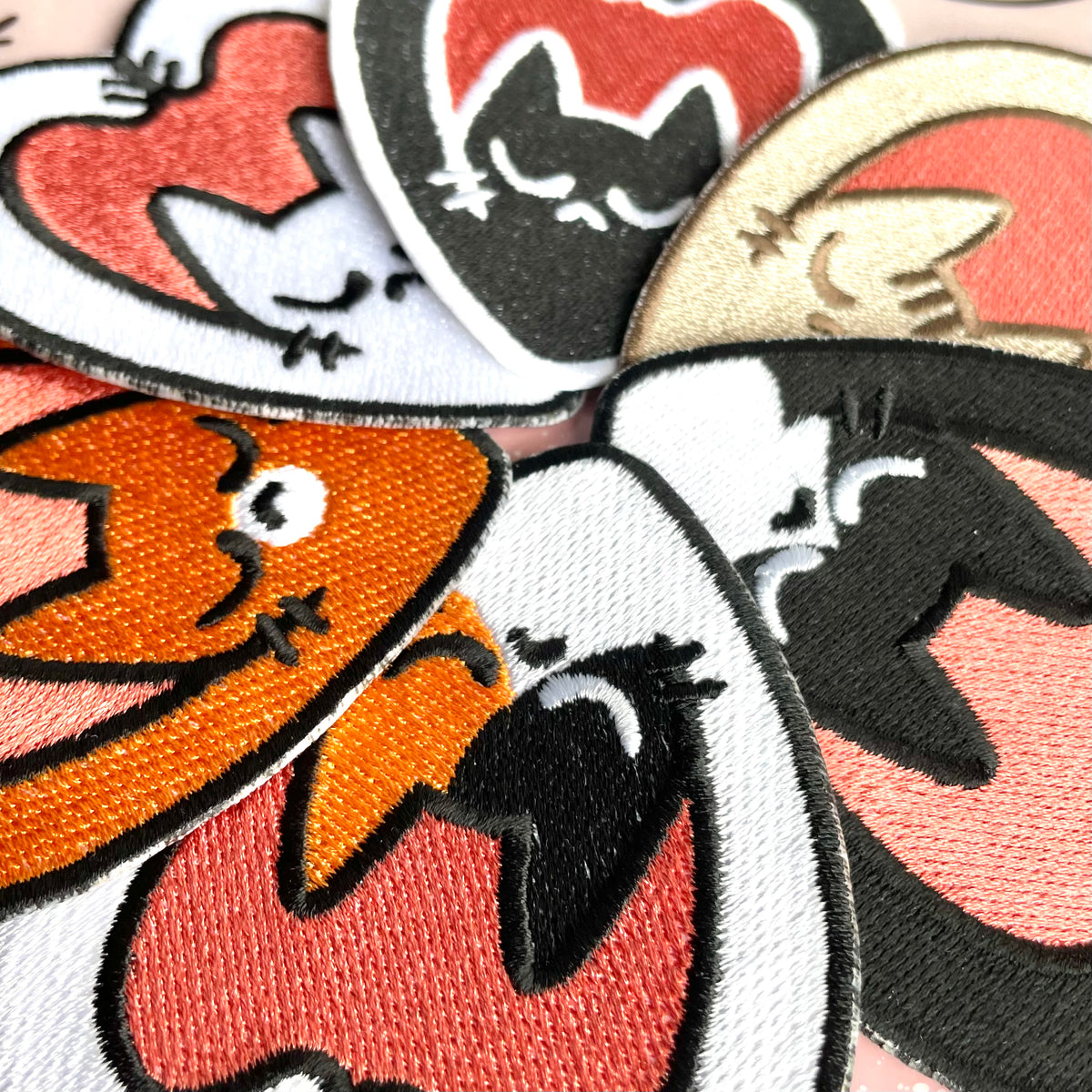 HEART SYMBOL CAT EMBROIDERED IRON ON PATCH – Peachie Patches
